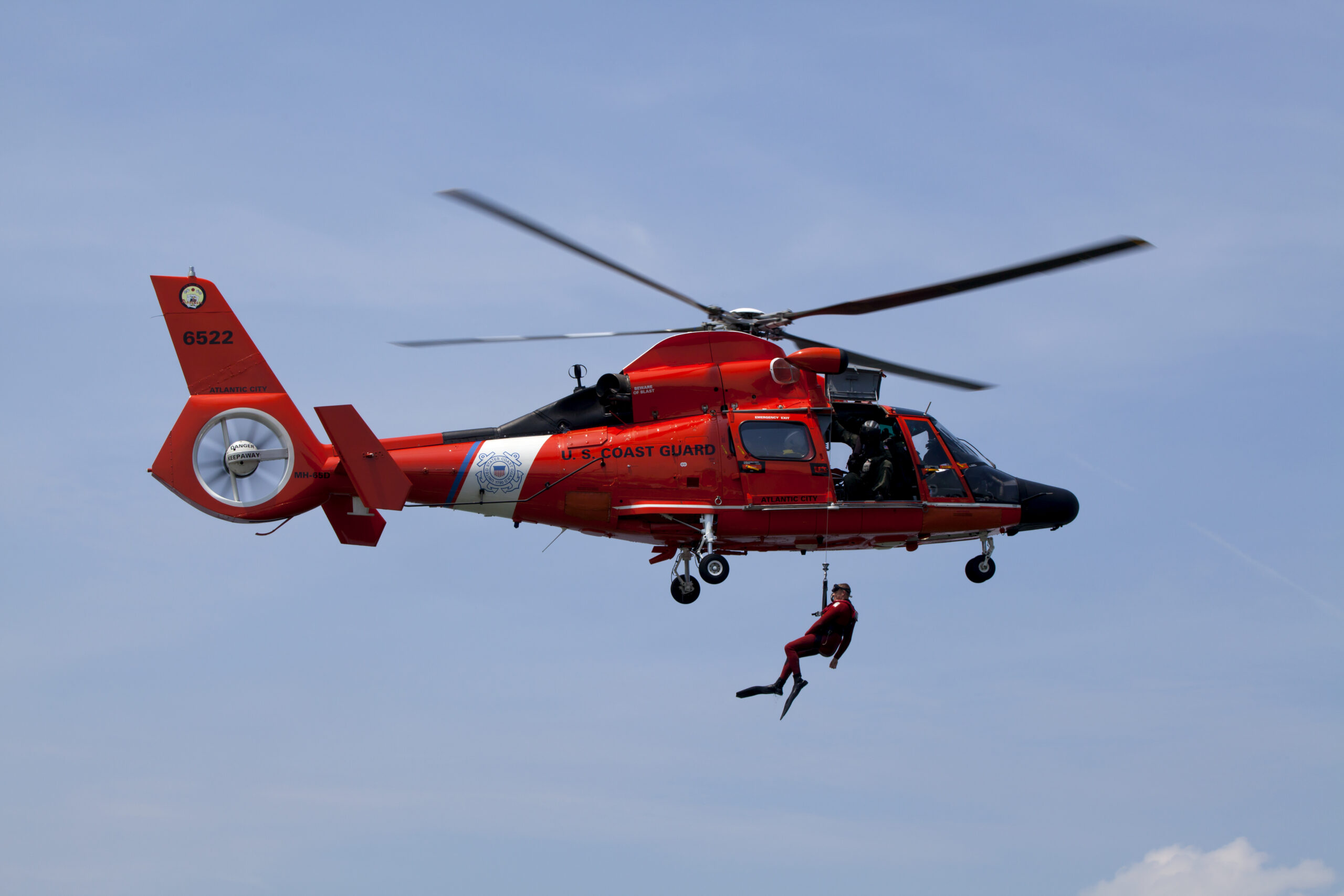 Dramatic Video Shows US Coast Guard Rescue of Two Canadians Off ...